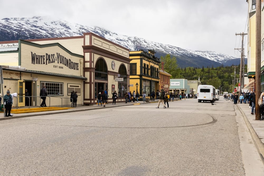 12 "Facts" About The American Gold Rush That Never Actually Happened ...
