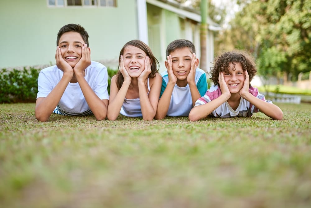 If You Grew Up With A Lot Of Siblings, These 9 Habits May Feel Second ...