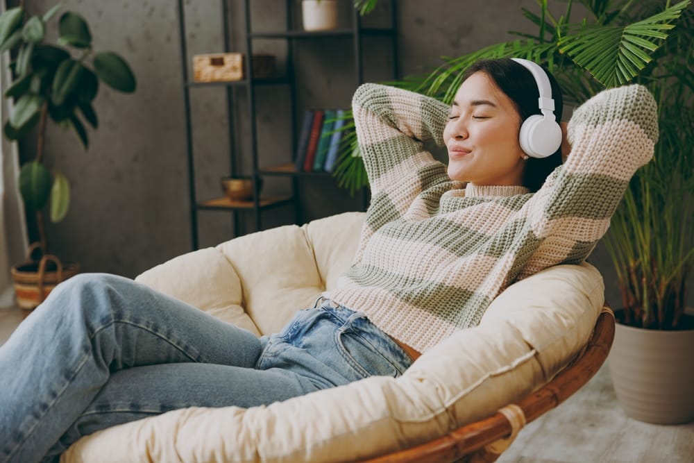 People Who Always Stay Calm Under Pressure Tend To Share These 13 Traits