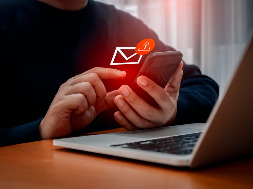 People Who Respond To Texts Right Away Are Different In These Ways - Bolde
