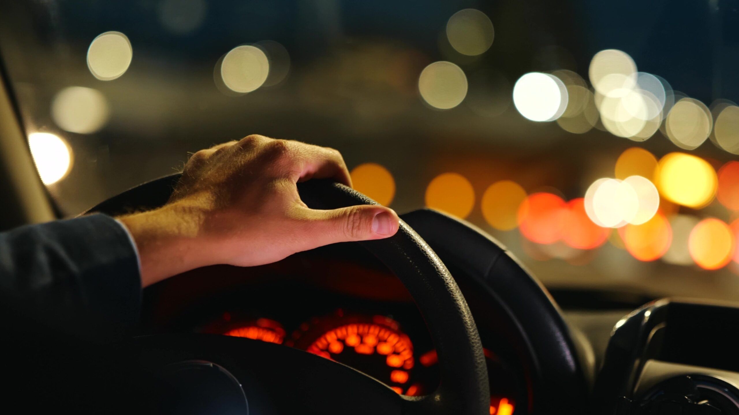 Why People Who Drive With One Hand On The Wheel Often Share These 8 ...