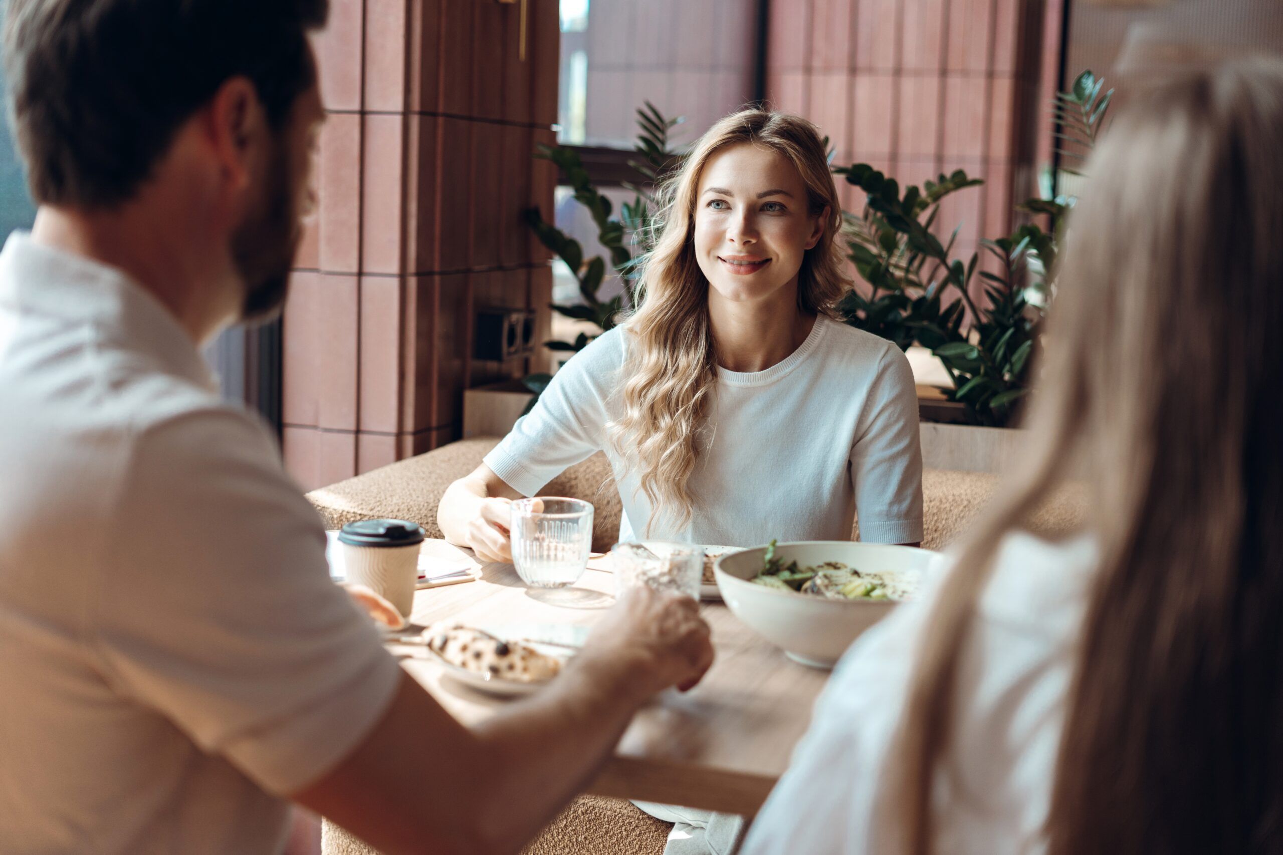 Psychology Says People Who've Never Had A Friend Group Often Develop ...