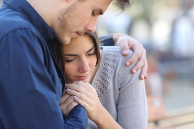 The Best Ways To Comfort Someone Who Is Sad Or Crying - Bolde