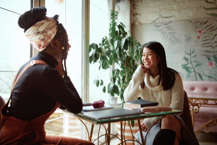 15 Rude Behaviors Everyone Tolerates But Absolutely Shouldn’t - Bolde