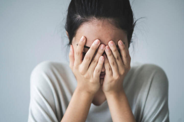 If Someone Is Being Deceptive, They’ll Usually Display These 15 Behaviors