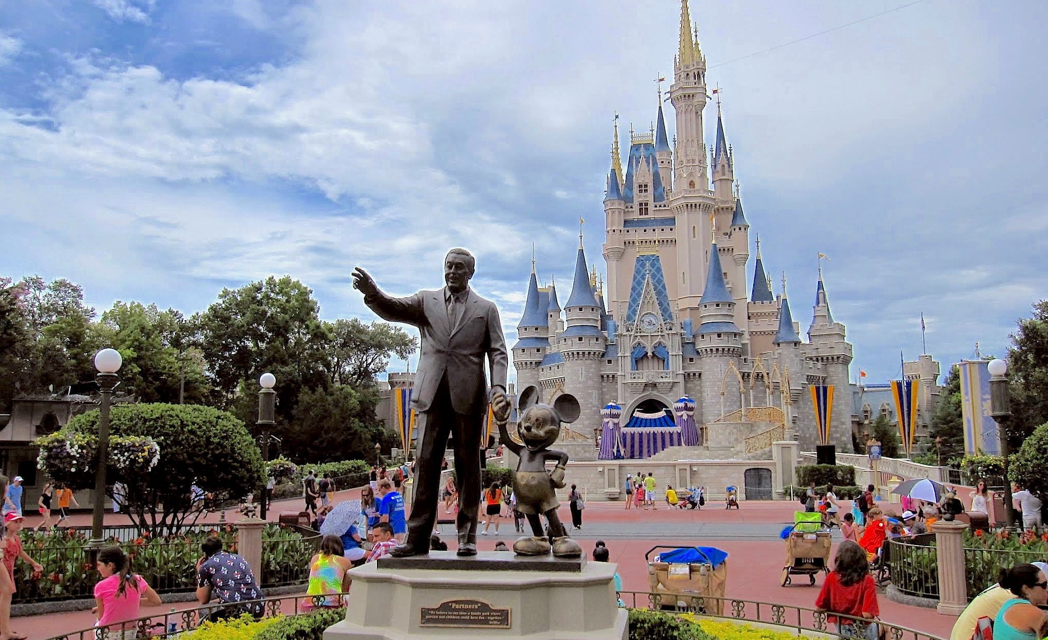 You Can Go On Virtual Disney World Rides At Home