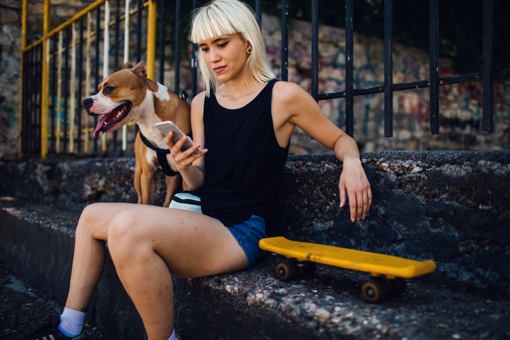 Why Texting A Guy First Is Really No Big Deal - Bolde