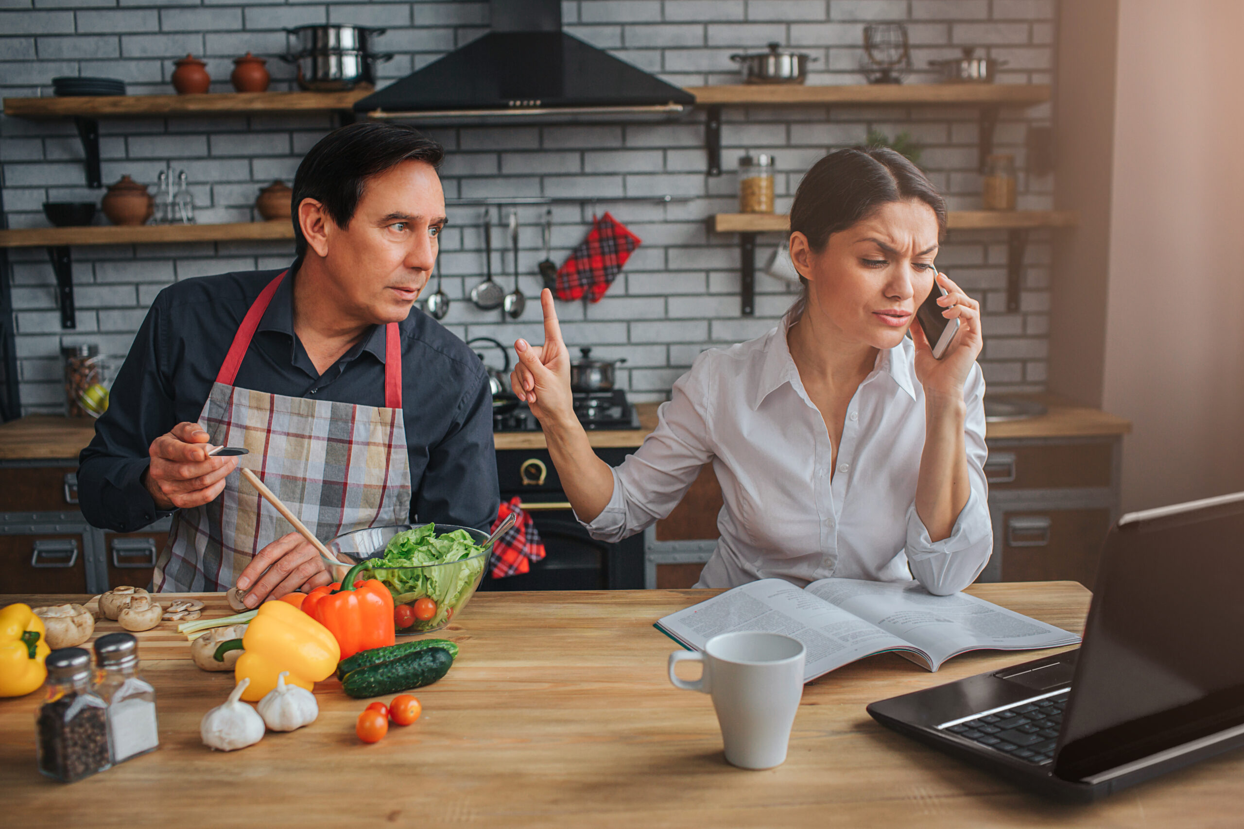 8 Psychological Reasons People Interrupt—And What They Reveal - Bolde