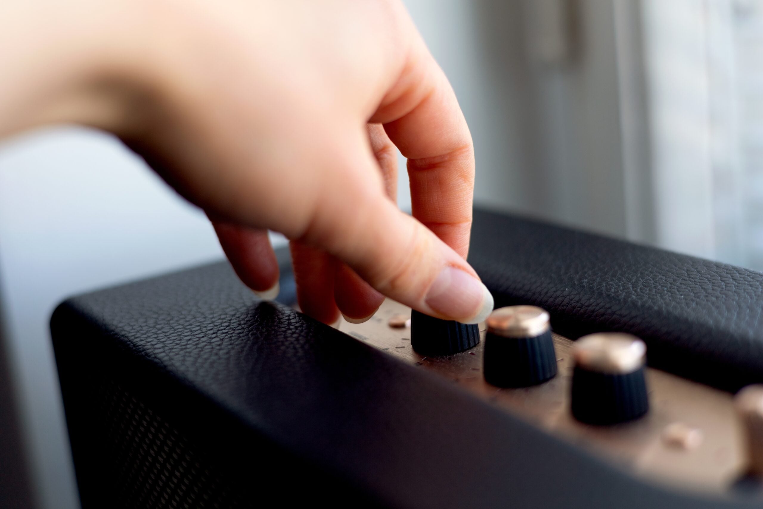 People who instinctively turn down music when concentrating aren't just ...