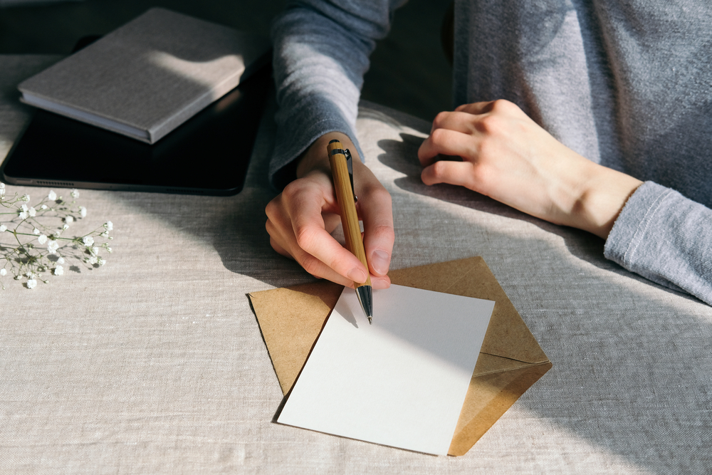 People Who Still Handwrite Lists Have These Personality Traits - Bolde